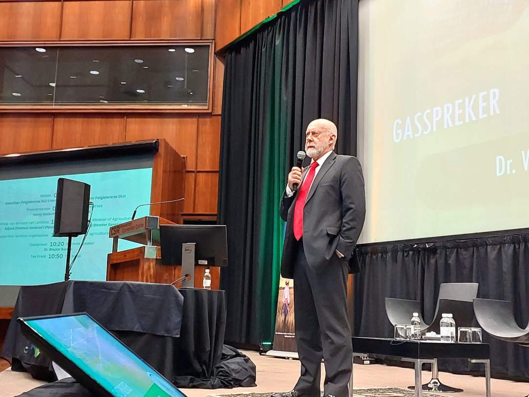Bly só staande in moeilike tye, sê Wouter Basson op TLU SA-kongres ...