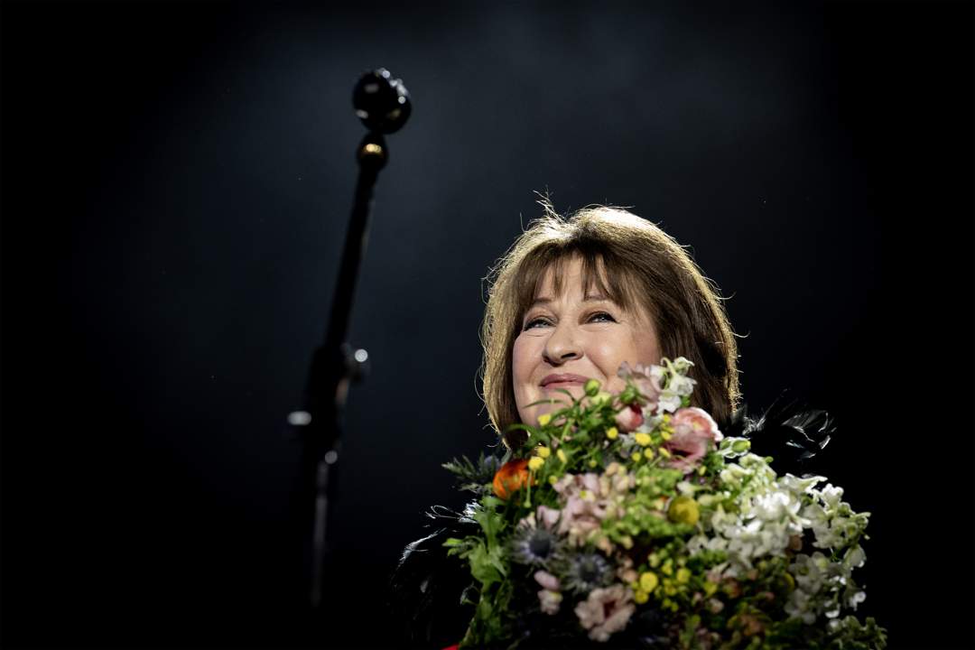 Laurika Rauch skouspelagtig op Afrikaans is 100 Jaar Groot gegroet ...