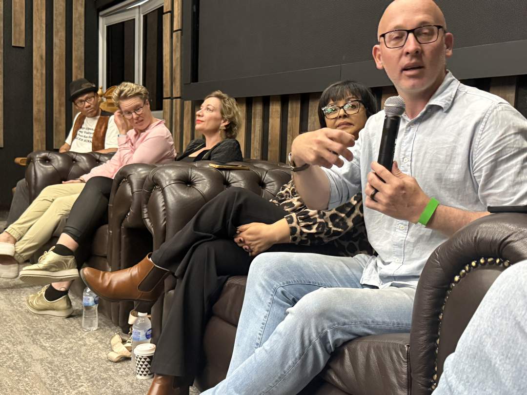 ‘Afrikaans bedreig deur Afrikaanse ouers wat kinders in Engelse skole ...