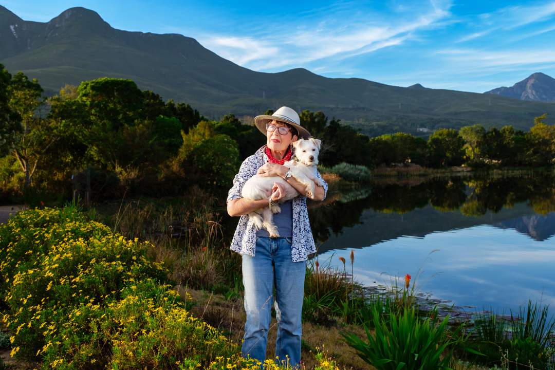 Gaynor Young huldig ma in ‘Beauty in the Broken’ | Netwerk24