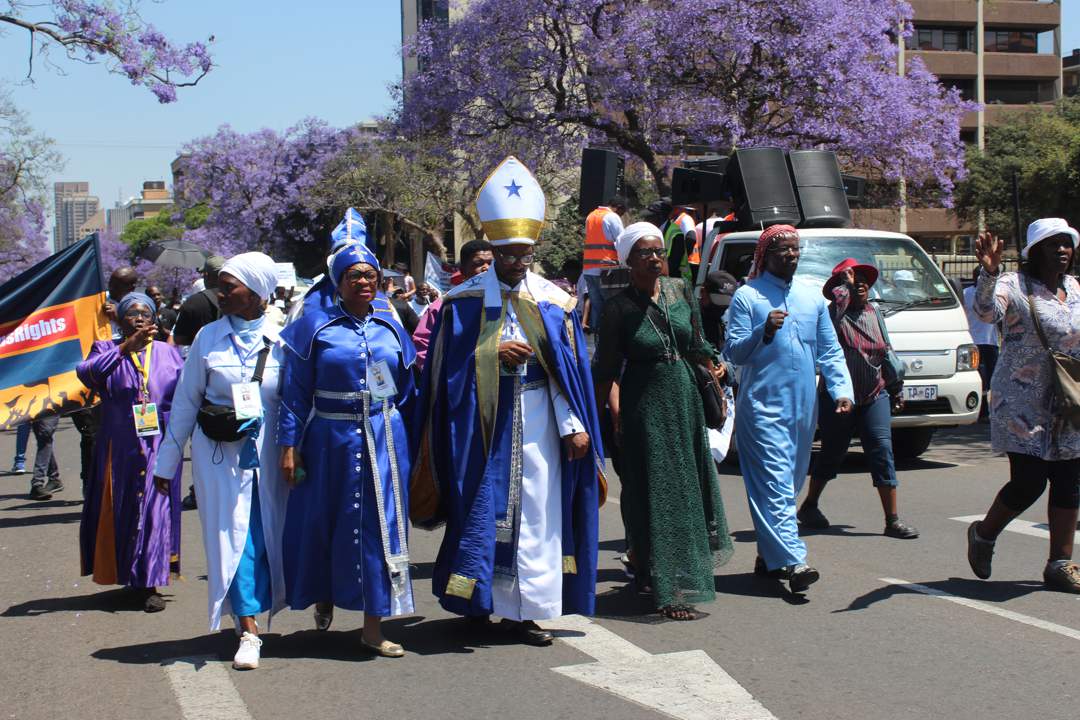 Kerkgroepe ruk op na Uniegebou teen ‘politieke inmenging by geloof ...
