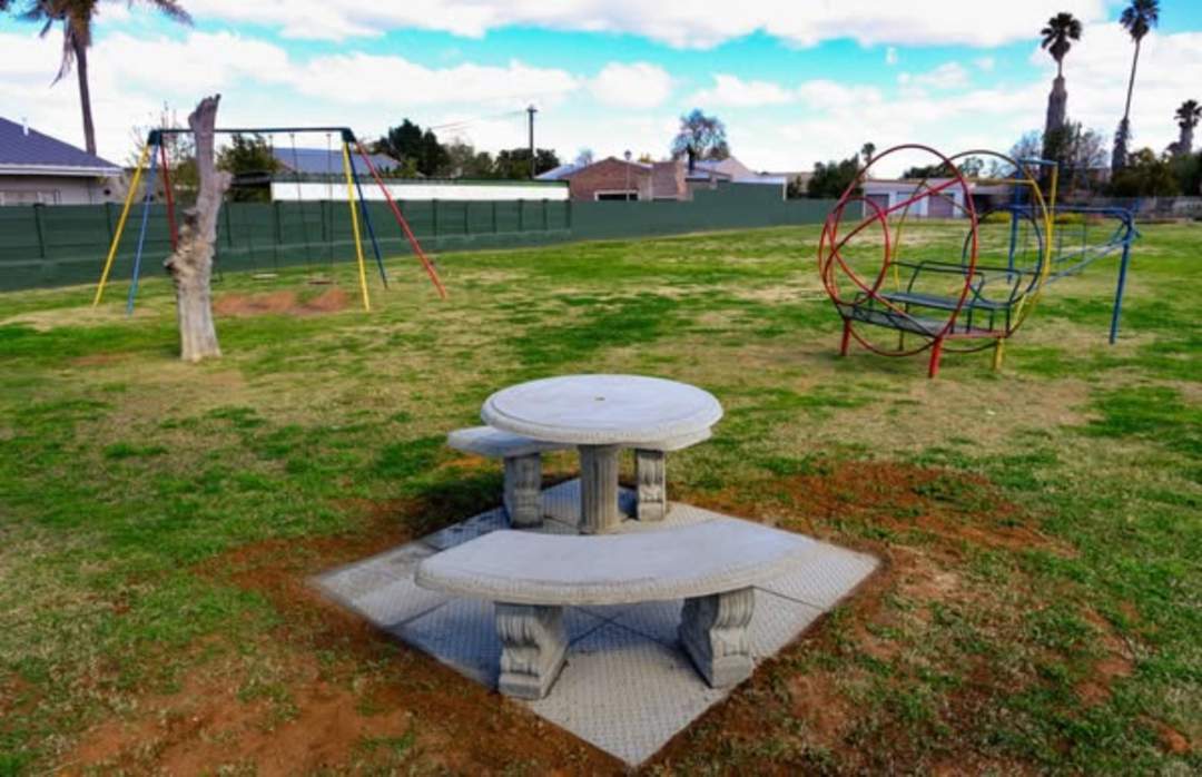 Parke, oop ruimtes in Oudtshoorn moet dalk plek maak vir behuising ...