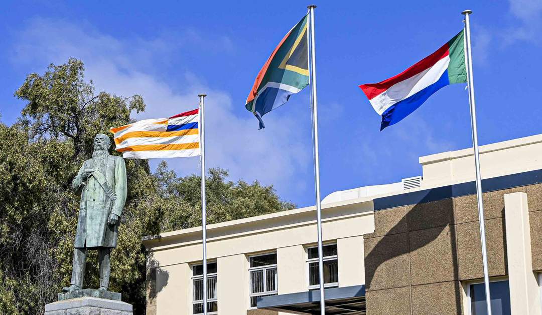 ‘Steyn se verskuiwing model vir die hantering van standbeelde in SA ...