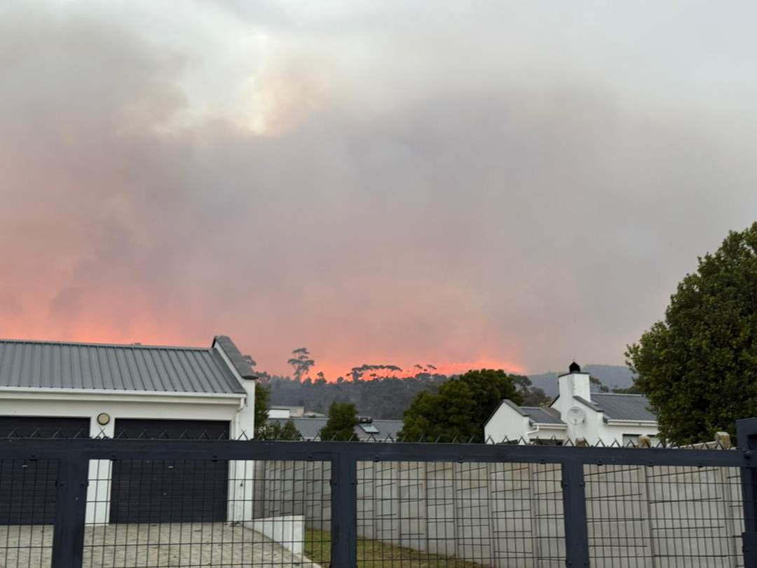 Bredasdorp: Brand op Heuningberg woed voort | Netwerk24