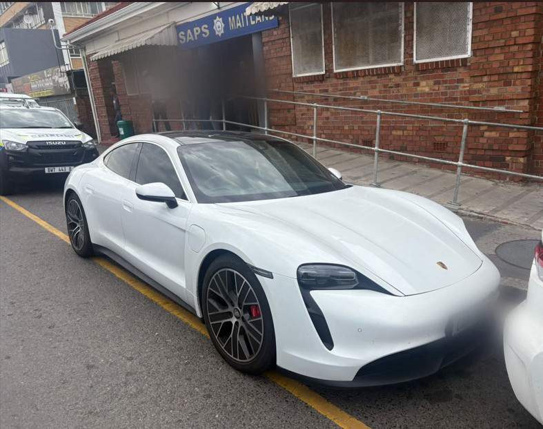 Dronk vriende help mekaar van die wal tot in die sloot | Netwerk24