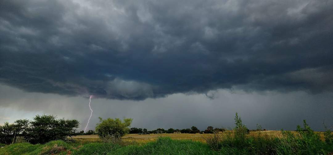 LESERSFOTO: Weerlig blits oor Bloem | Netwerk24