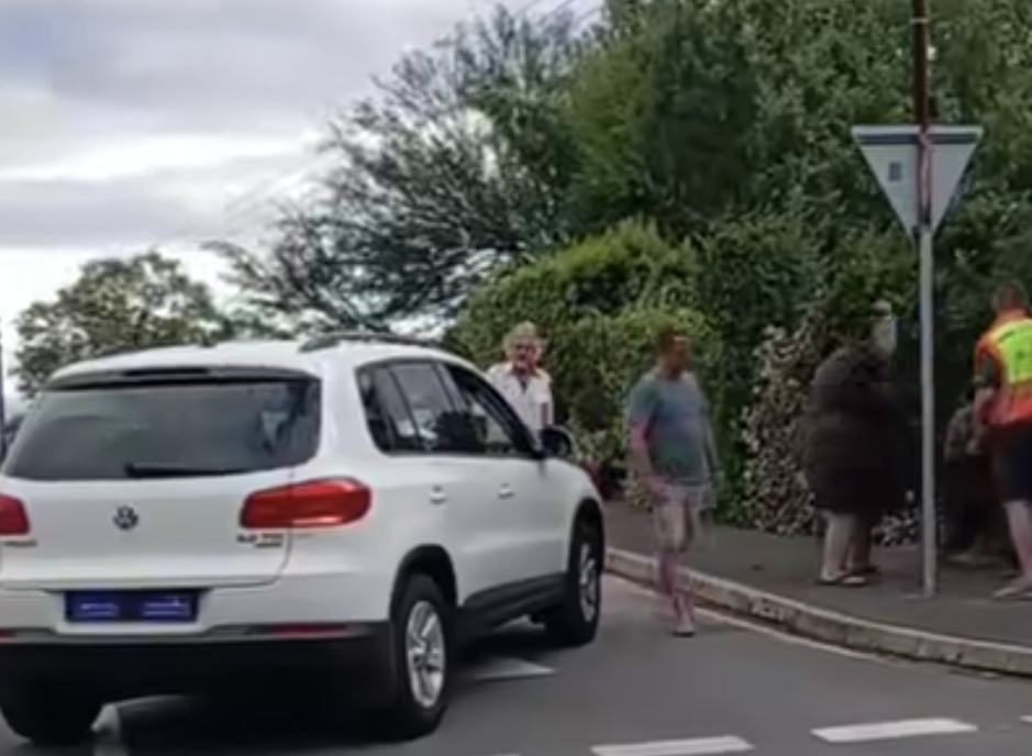 Emosies loop hoog ná vrou glo 2 straatkinders aanrand | Netwerk24
