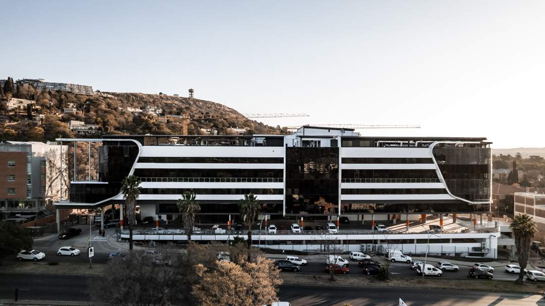 Likwidasie staar spoggerige Johannesburg Surgical Hospital in die gesig ...