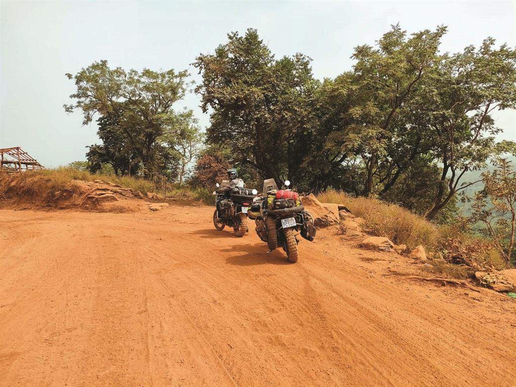 Van Pretoria na Madrid: Twee avonturiers se epiese motorfiets-avontuur ...
