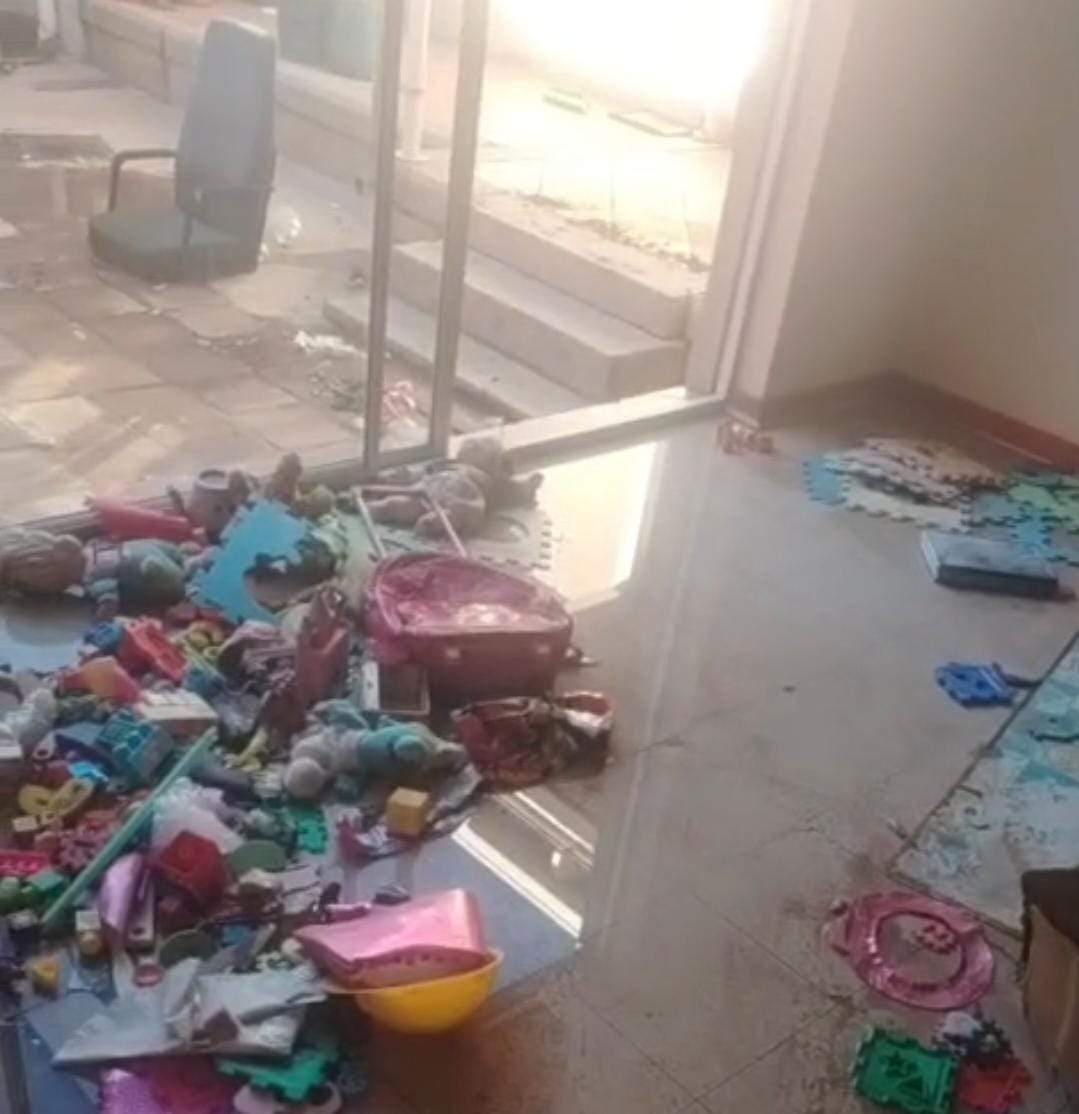 Valke se gebou in Upington ná jaar steeds in haglike toestand | Netwerk24