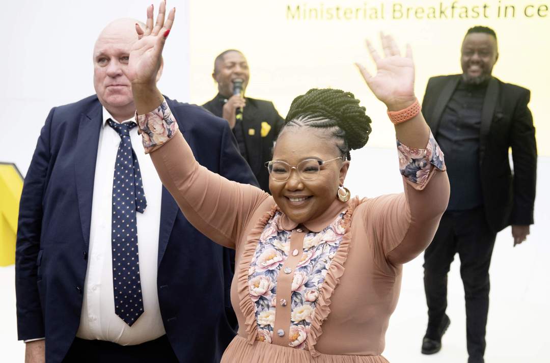 Gwarube met vrae gepeper oor ‘onreëlmatige aanstellingsproses’ | Netwerk24