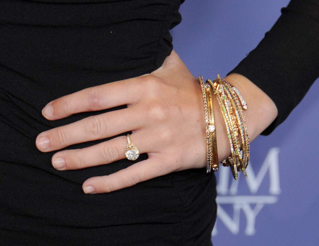 Taylor Swift tot Zendaya: Hoe bekendes se verloofringe wêreldtendense ...