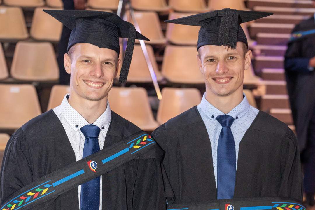 Tweelingbroers vang saam graad in ingenieurswese | Netwerk24