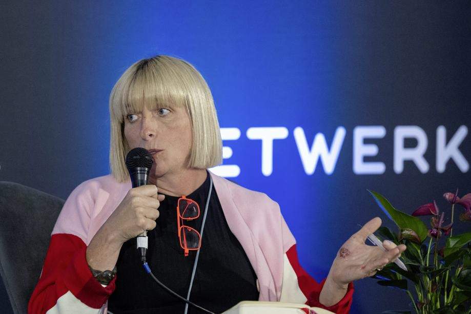 KKNK: ‘Afrikaanse mense kla met witbrood onder arm’ oor TV-aanbod ...
