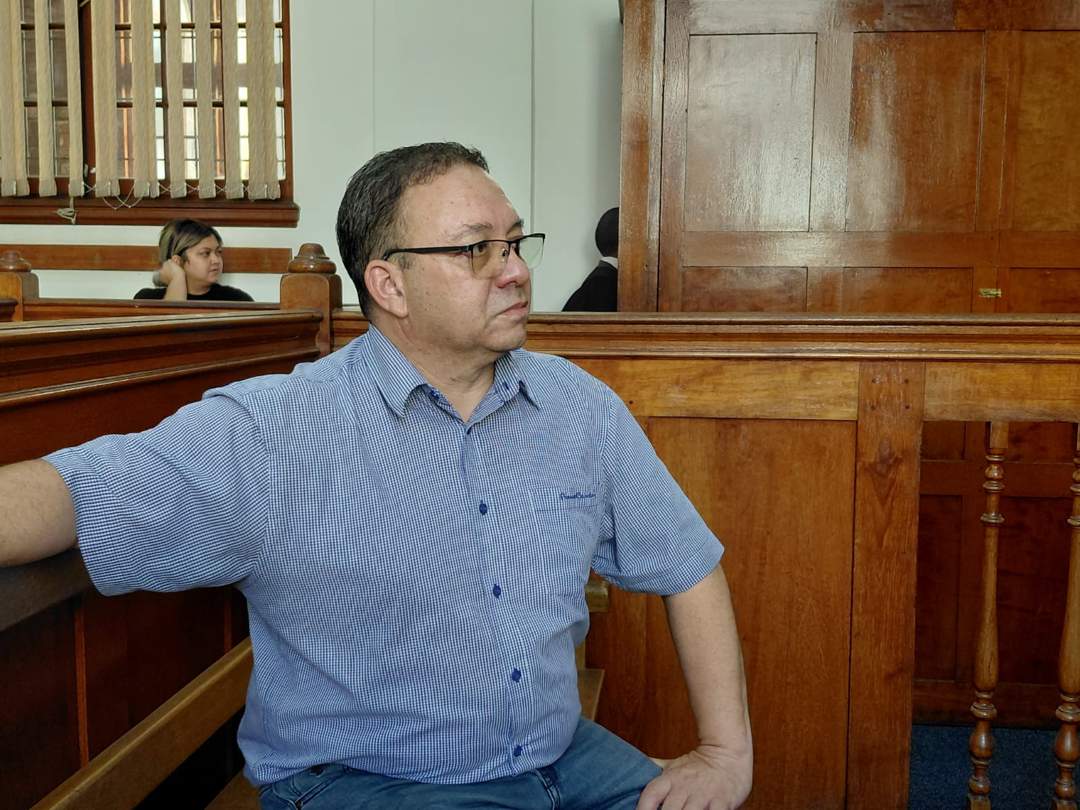 Vermeende omkoper vra dat sy halfsuster gesekwestreer word | Netwerk24
