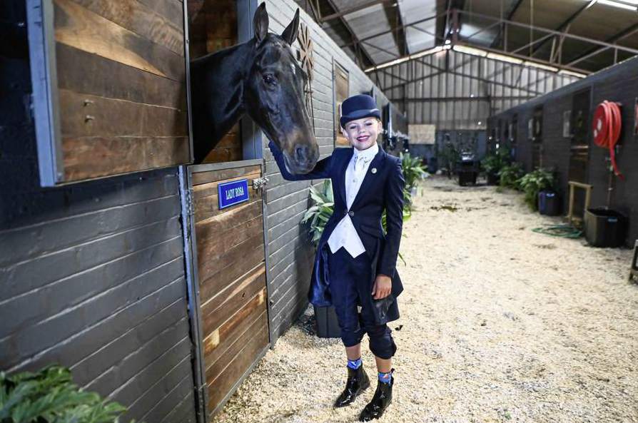 ‘Ponie’ van ’n ruiter spoggerig op haar perd op saalperdskou | Netwerk24