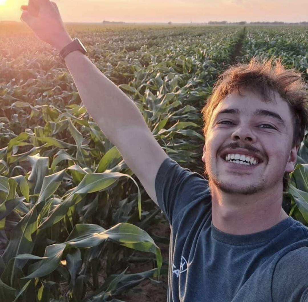 Boer (25) van Bothaville langs sy pa op plaas ter ruste gelê | Netwerk24
